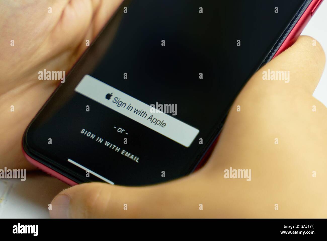 Apple id computer login screen hi-res stock photography and images - Alamy