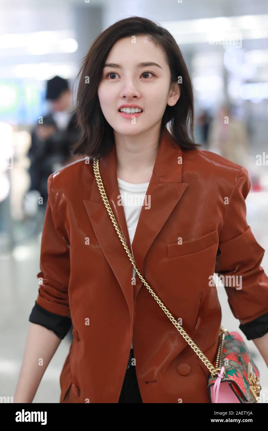 Chinese actress Song Zu'er shows up at a Shanghai airport before ...