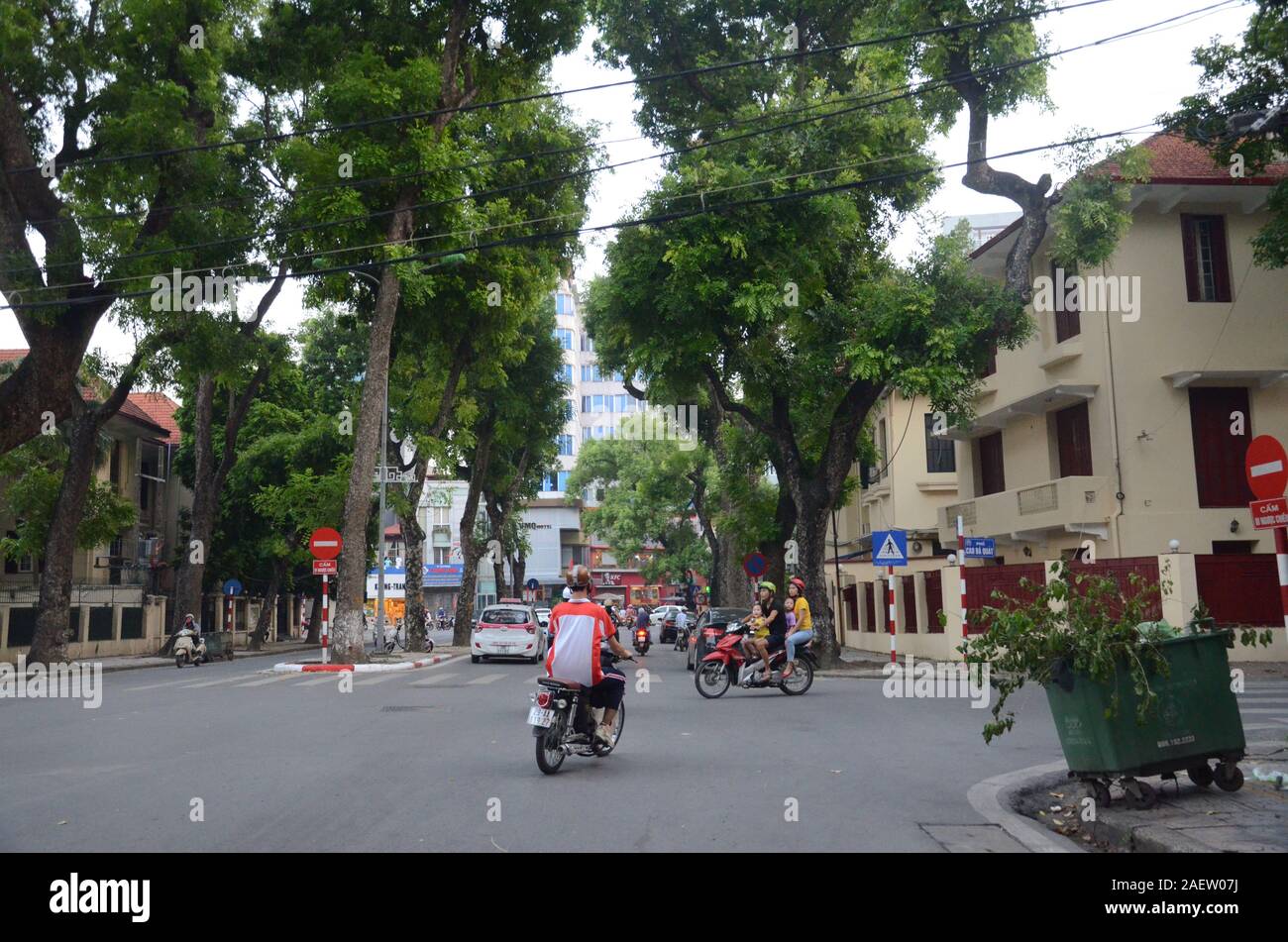 Street traffic signs in vietnamese hi-res stock photography and images ...