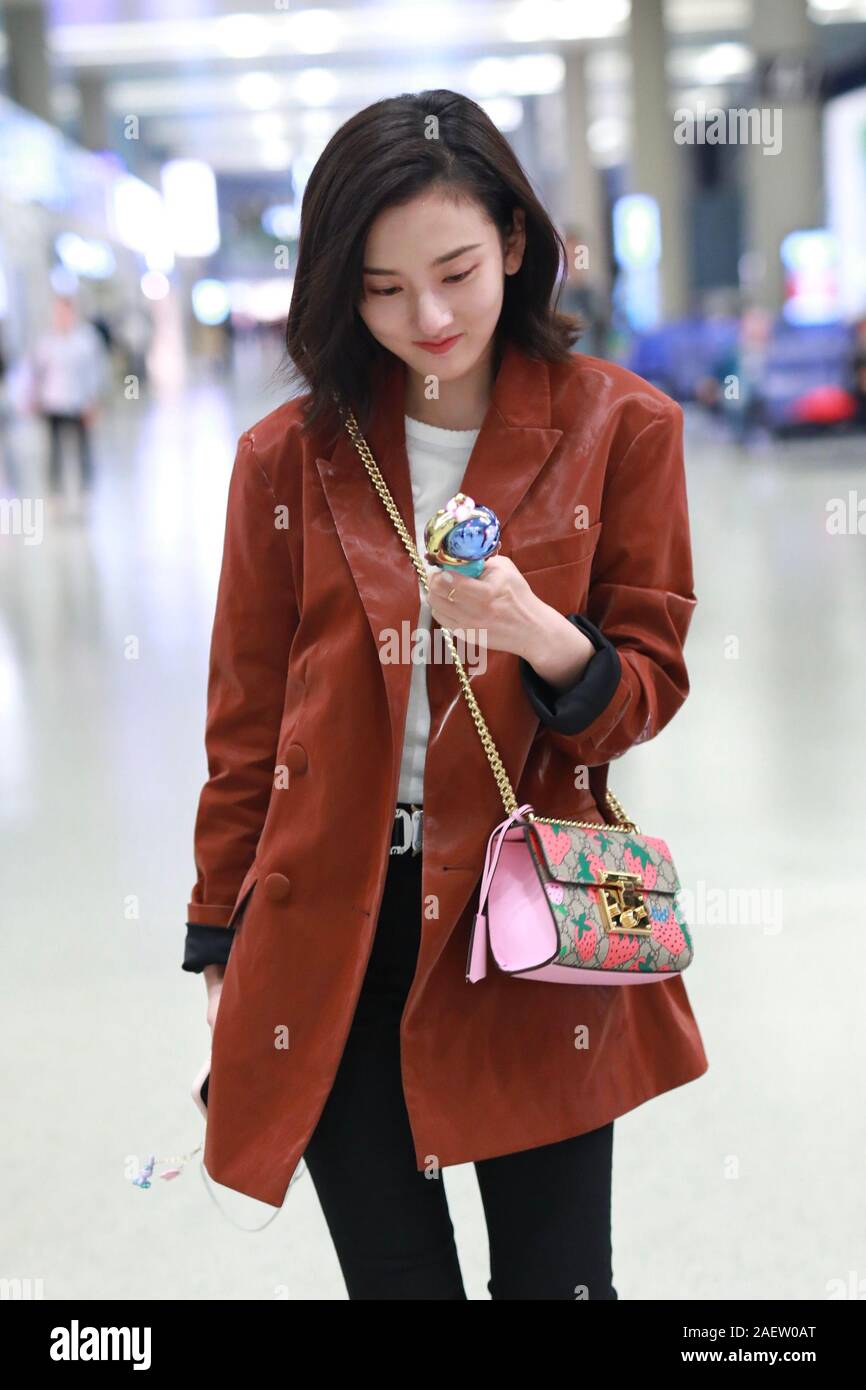 Chinese actress Song Zu'er shows up at a Shanghai airport before ...
