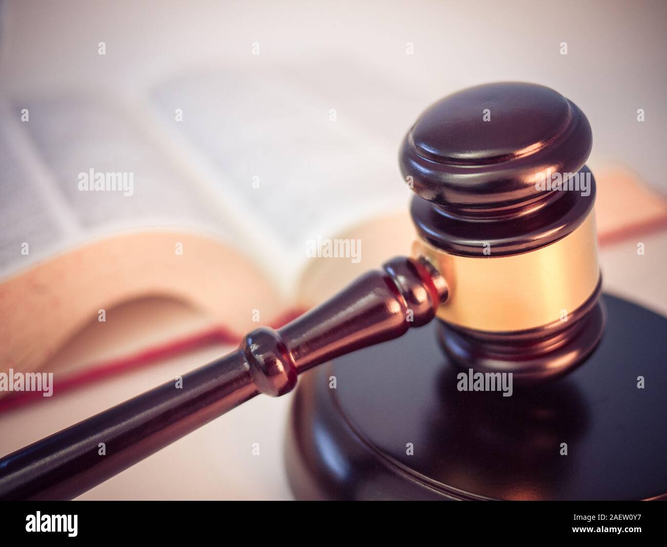 Female lawyer court room hi-res stock photography and images - Alamy