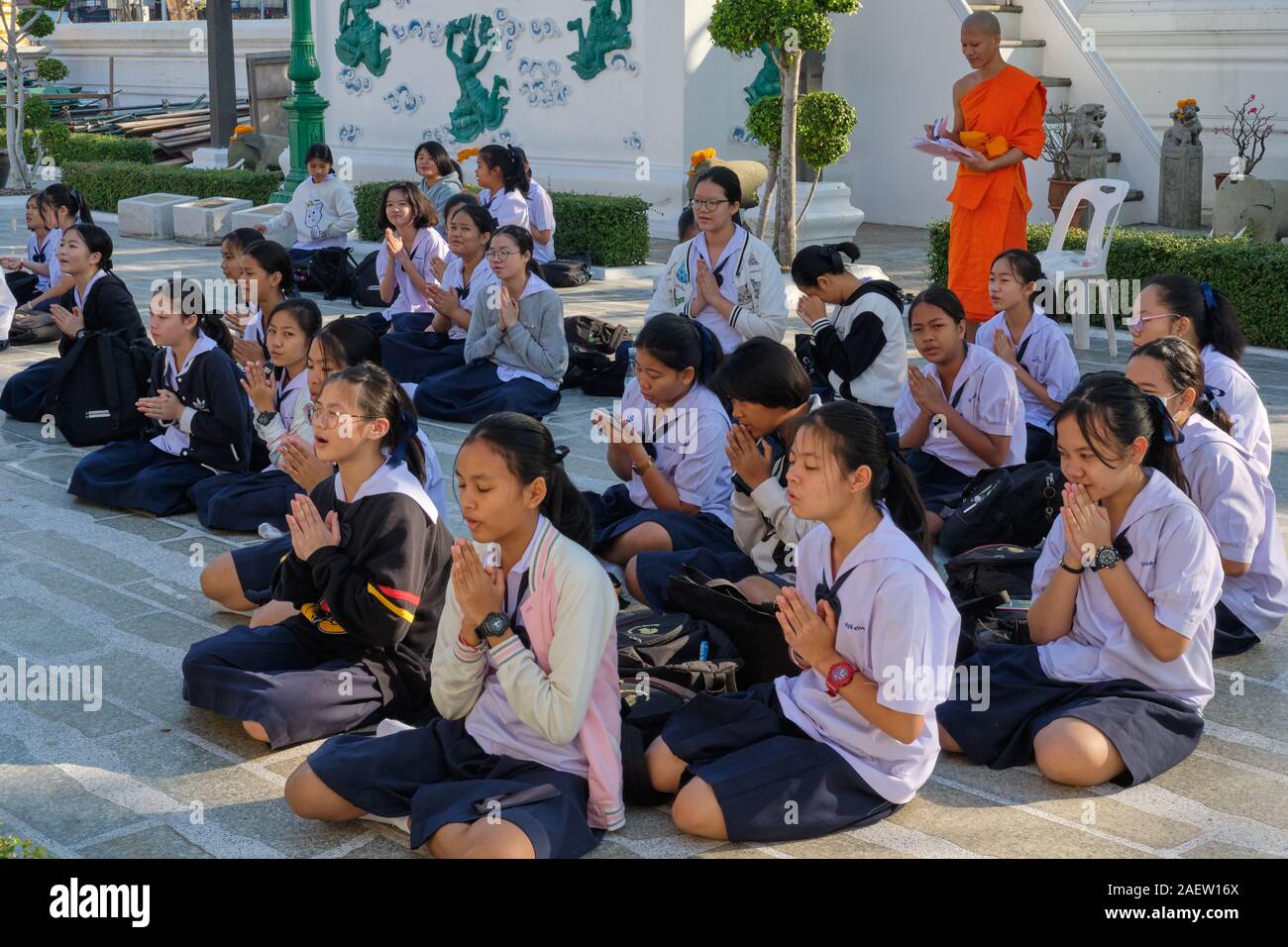 Praying girls hi-res stock photography and images - Alamy