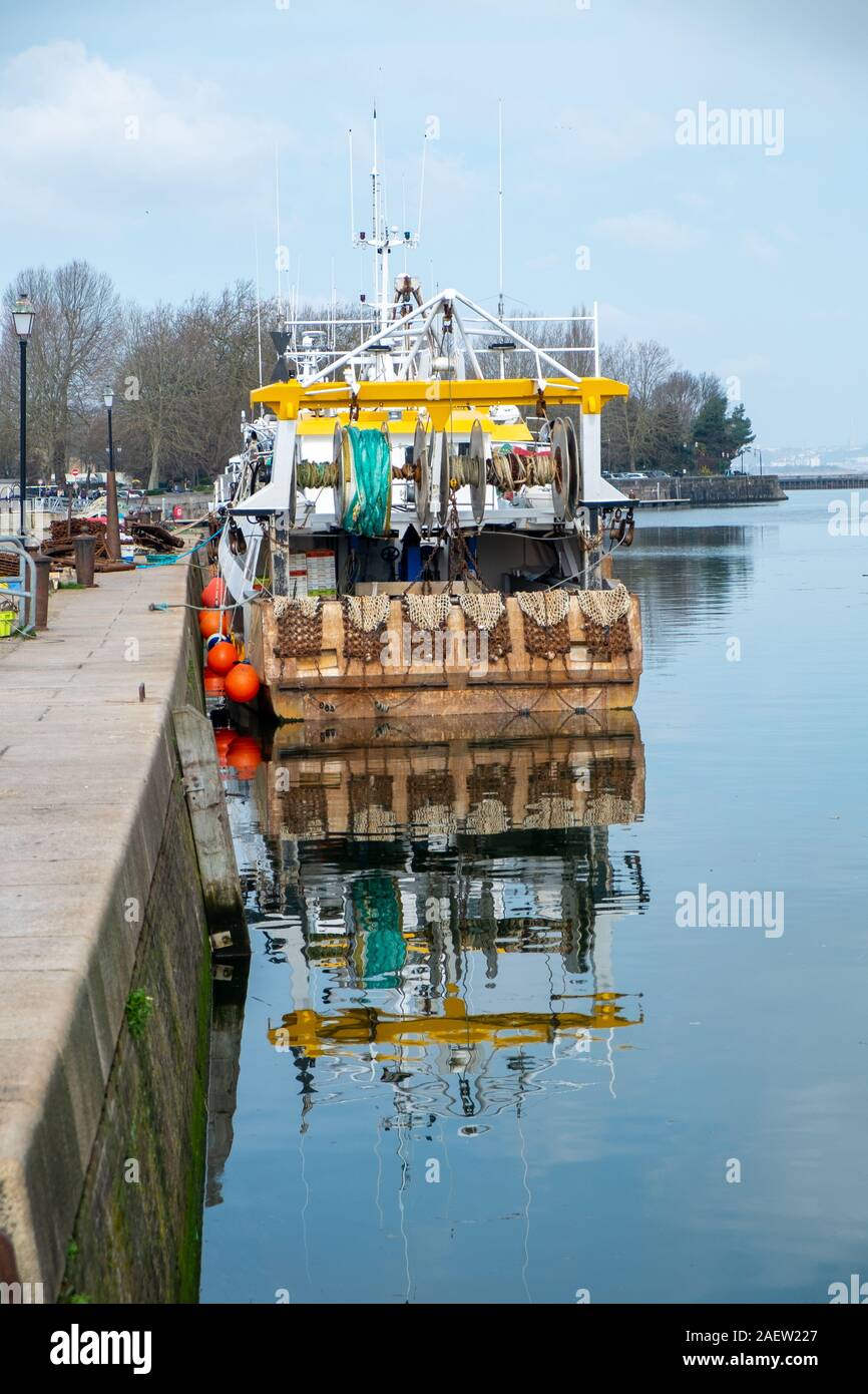 Cargo net ship hi-res stock photography and images - Alamy