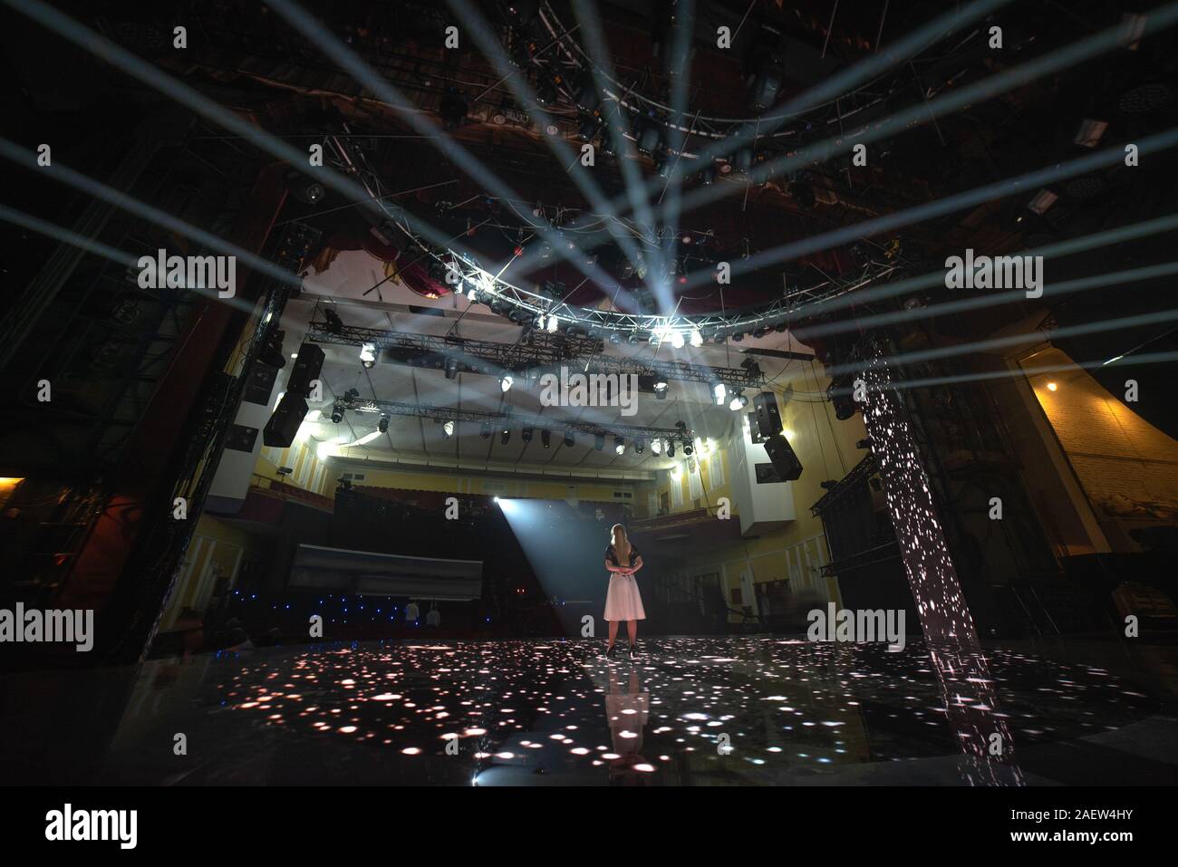 Backlight singer hi-res stock photography and images - Alamy