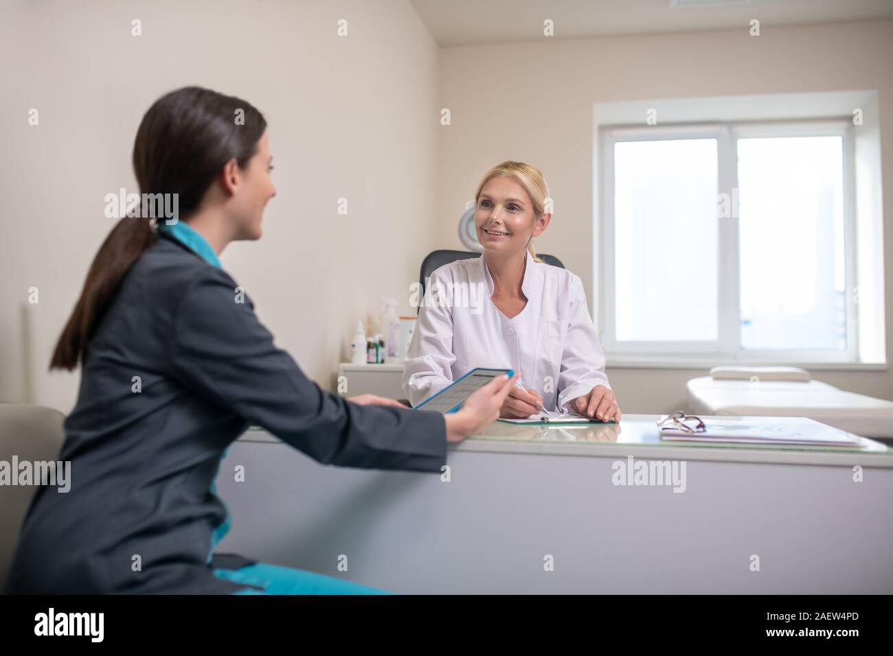 Female doctor sharing positive medical hi-res stock photography and ...