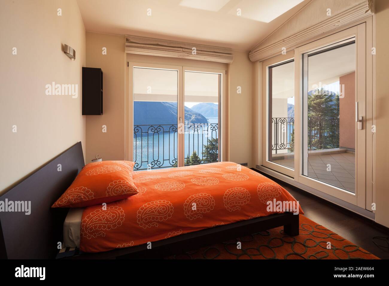 Luxury homes interiors hi-res stock photography and images - Alamy