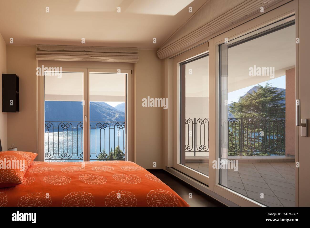 Luxury homes interiors hi-res stock photography and images - Alamy