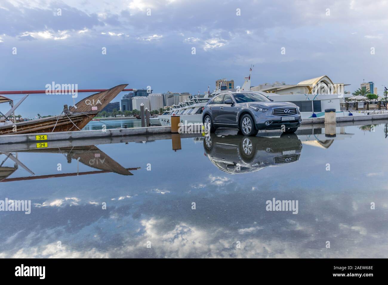 Car in water hi-res stock photography and images - Alamy