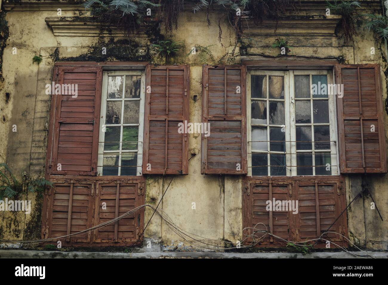 old wall with windows Stock Photo - Alamy