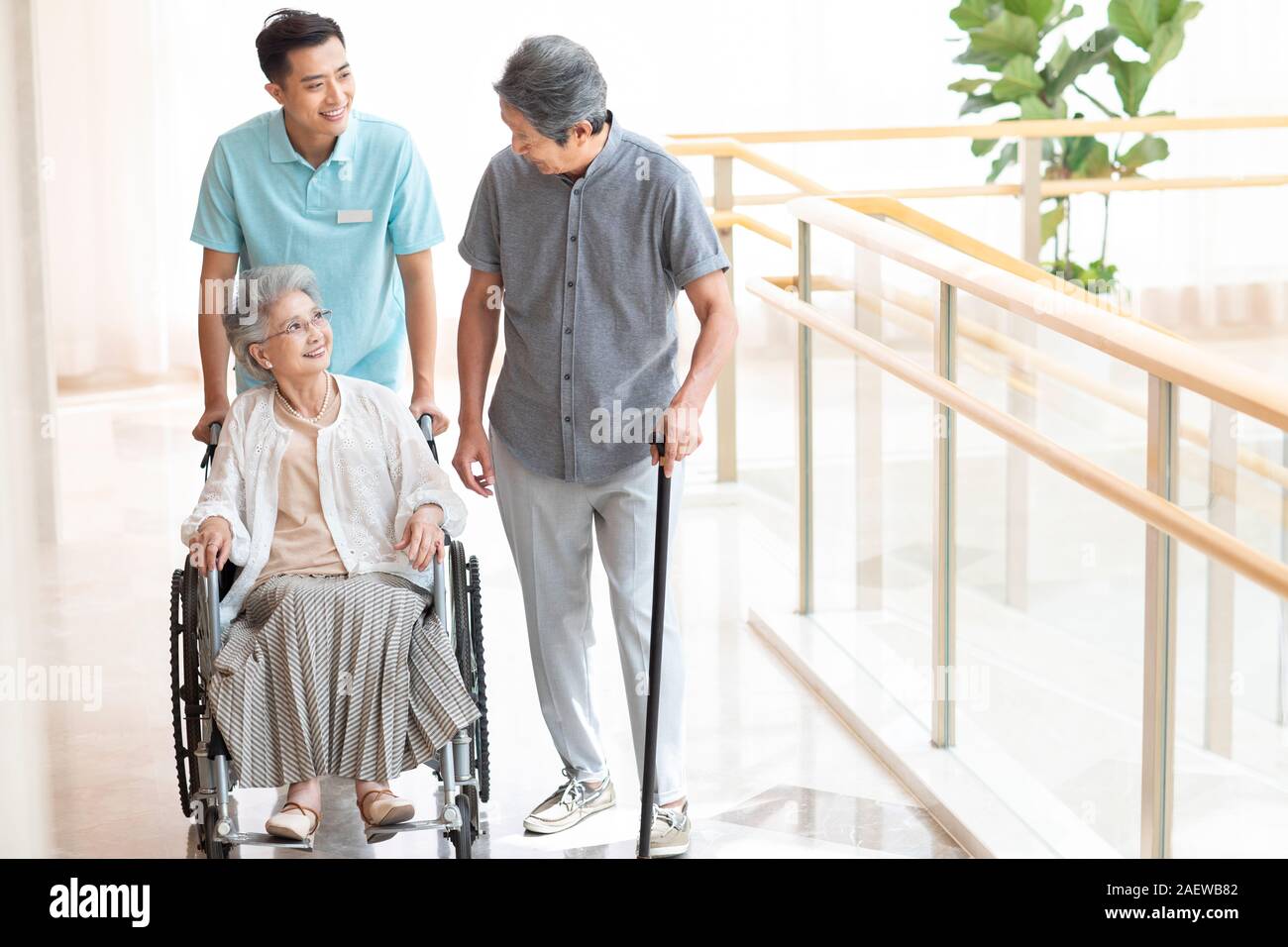 Nursing assistant holding hand senior hi-res stock photography and ...