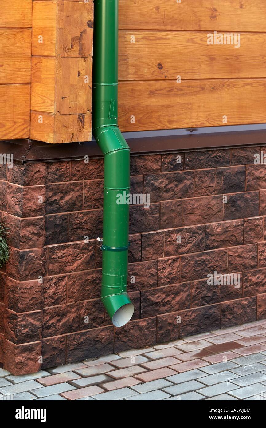 Water Draining Gutter Downpipe High Resolution Stock Photography and ...