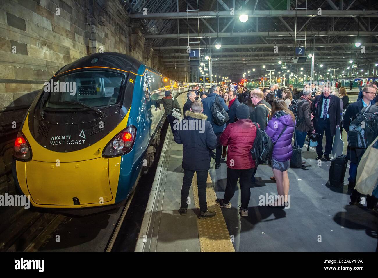 Avanti west coast train hi-res stock photography and images - Alamy