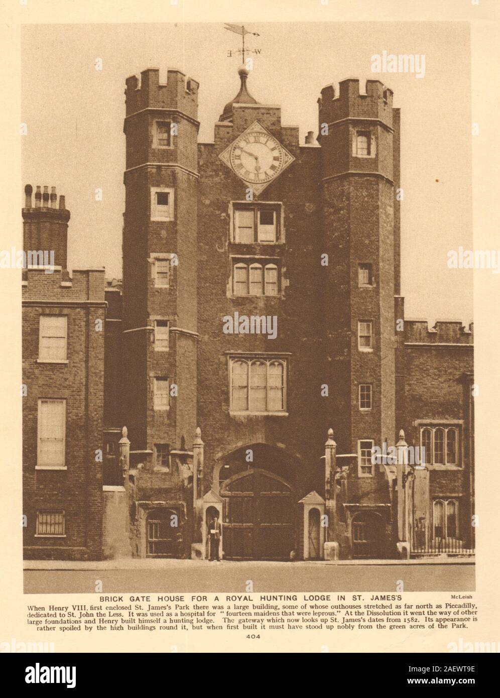 Brick gate house, St James's Palace. A Royal hunting lodge 1926 old ...