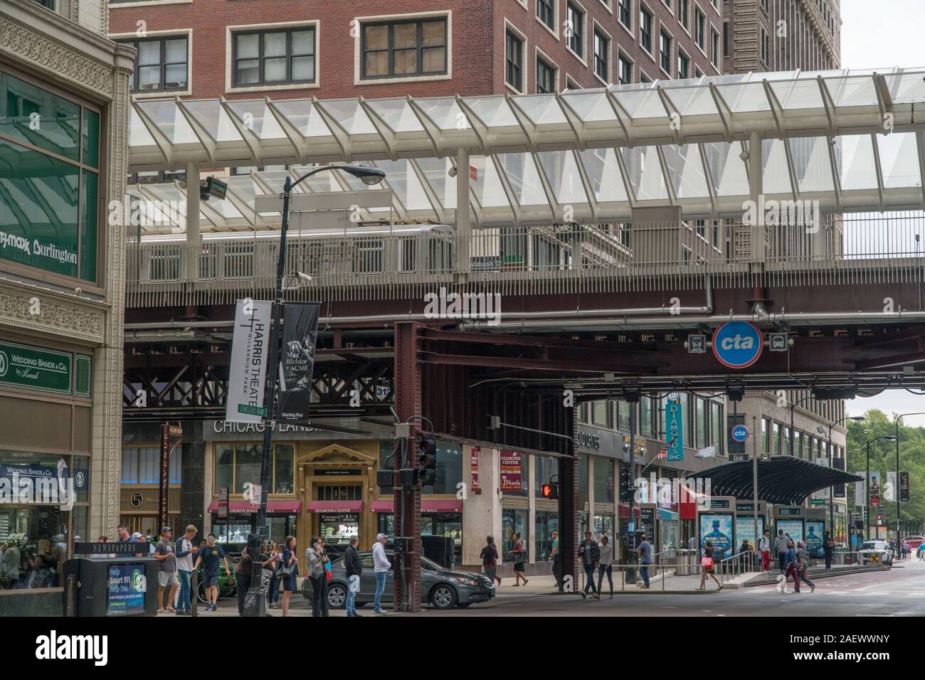 Chicago, USA - Circa 2019: Elevated train in downtown Chicago stop at ...