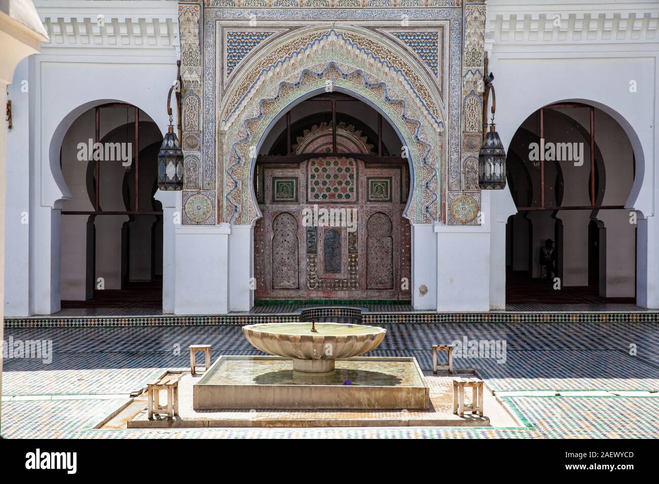 Interior sahn in Qarawiyyin mosque, Fez, Morocco Stock Photo - Alamy