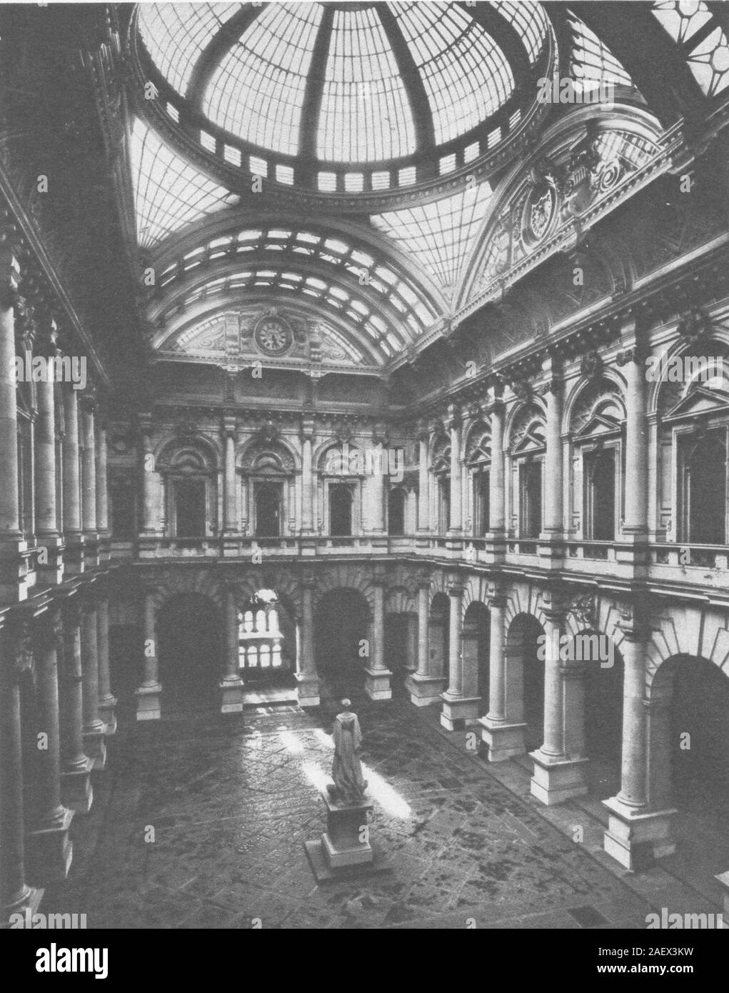 Interior court hi-res stock photography and images - Alamy