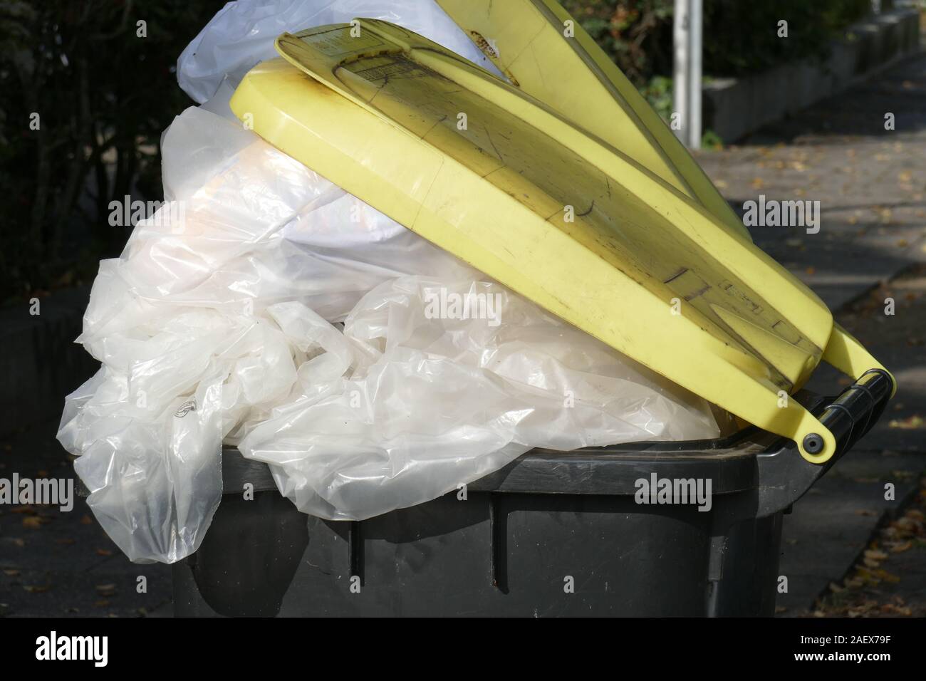 Gelber sack hi-res stock photography and images - Alamy