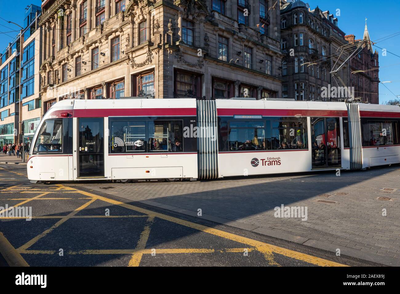Edinburgh trams edinburgh tram princes street hi-res stock photography ...