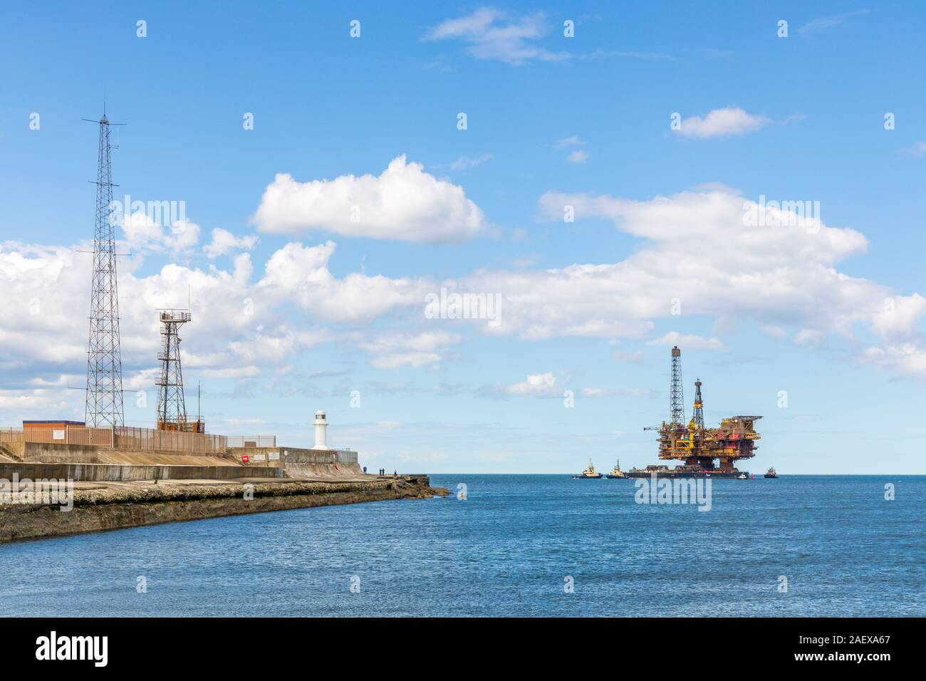 Brent bravo oil rig hi-res stock photography and images - Alamy