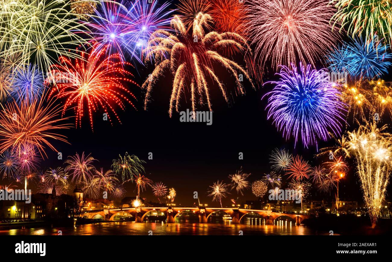 Cheerful fireworks display in the city, with lots of colorful bangs ...