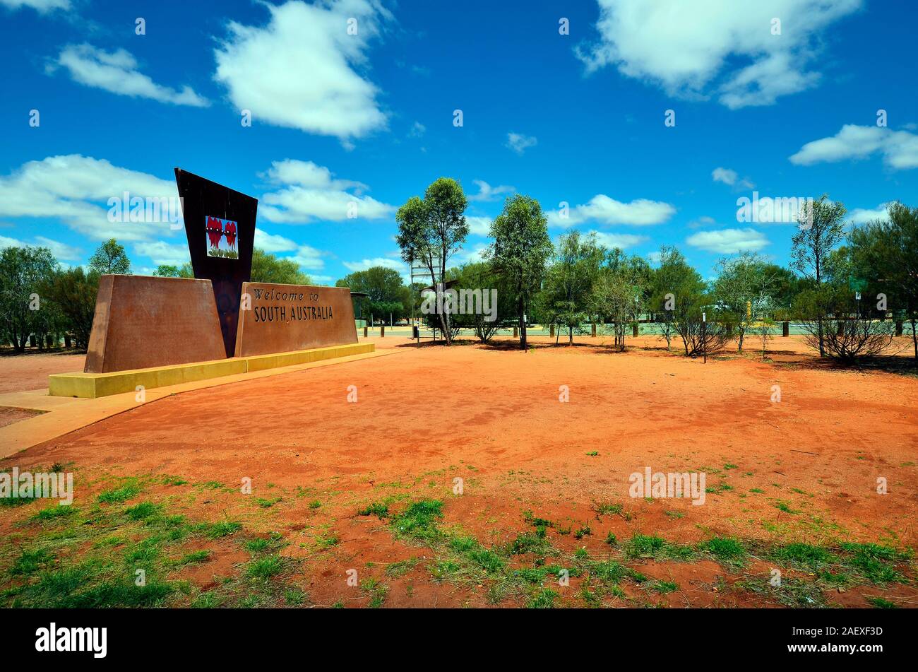 Australia, highway picnic area on Stuart highway on the border between ...