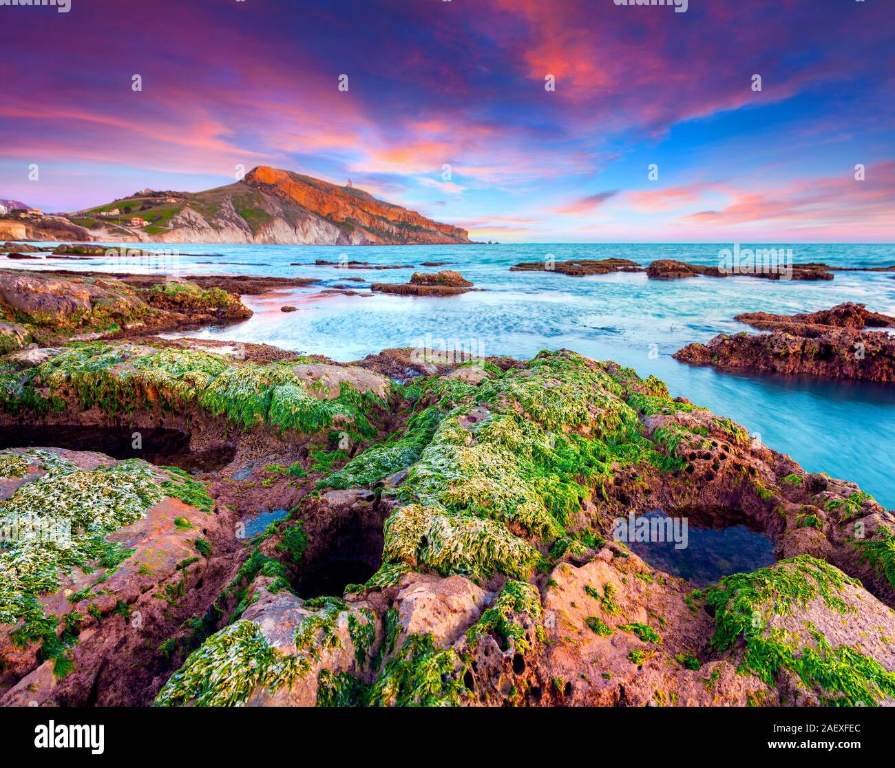 Colorful spring sunset from the Giallonardo beach, Sicily, Italy ...