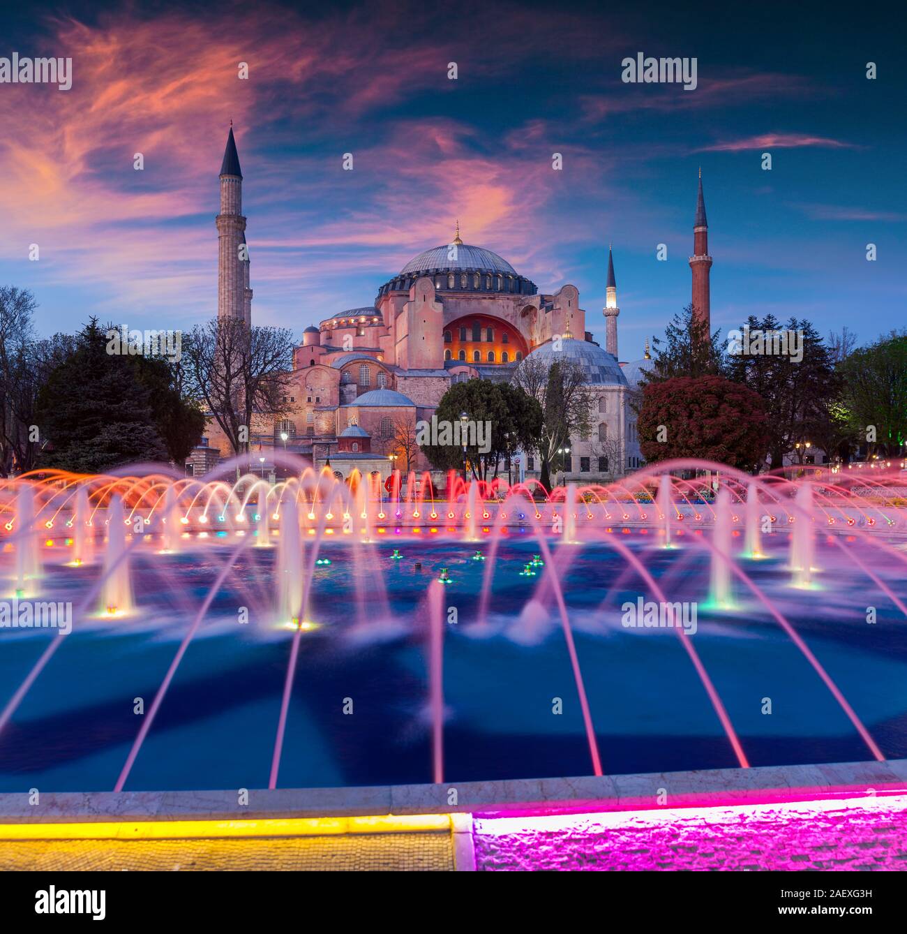 Colorful spring sunset in Sultan Ahmet park in Istanbul, Turkey, Europe ...