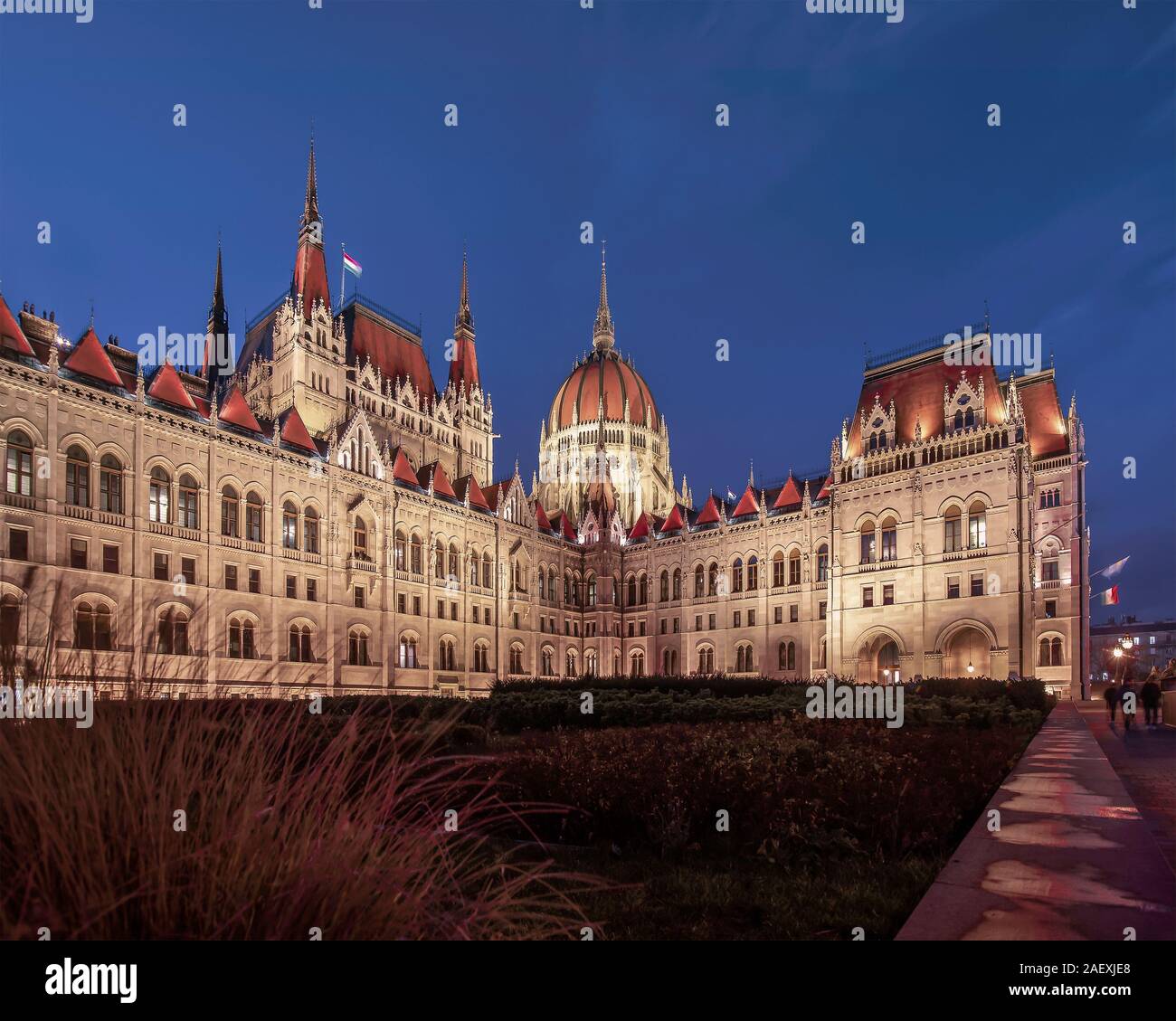Hungarian parliament night view hi-res stock photography and images - Alamy