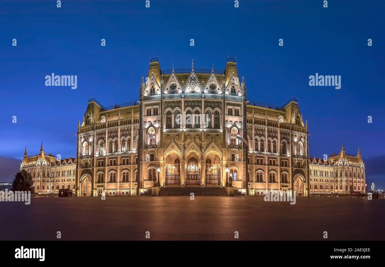 Hungarian parliament from pest hi-res stock photography and images - Alamy