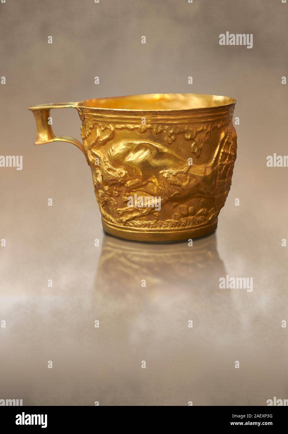 Mycenaean Vapheio Cup High Resolution Stock Photography and Images - Alamy