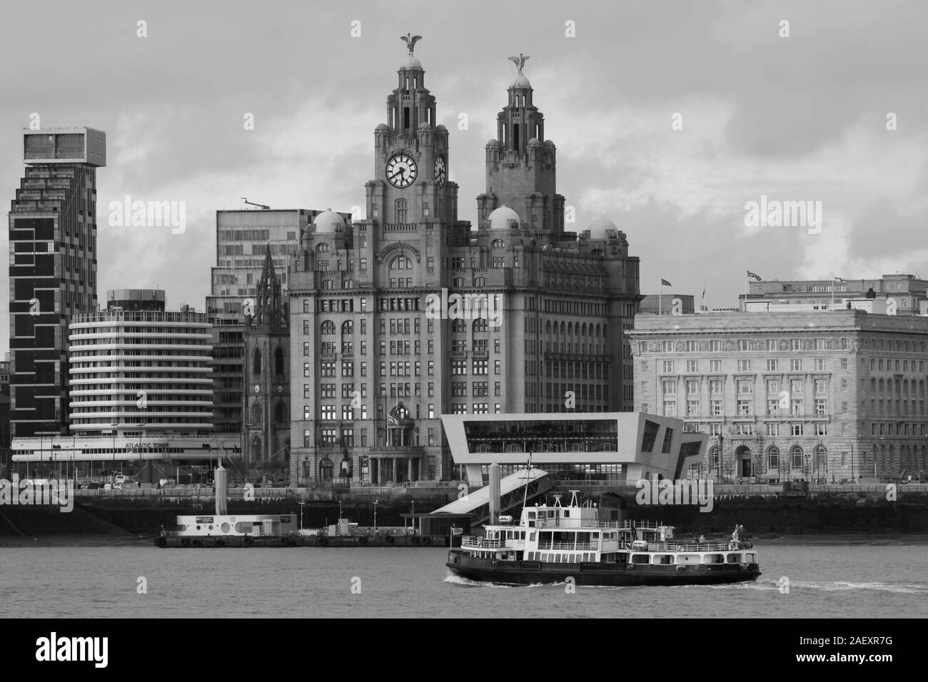 Liverpool,Uk Scenic Pictures of Liverpool Skyline and famous Mersey ...
