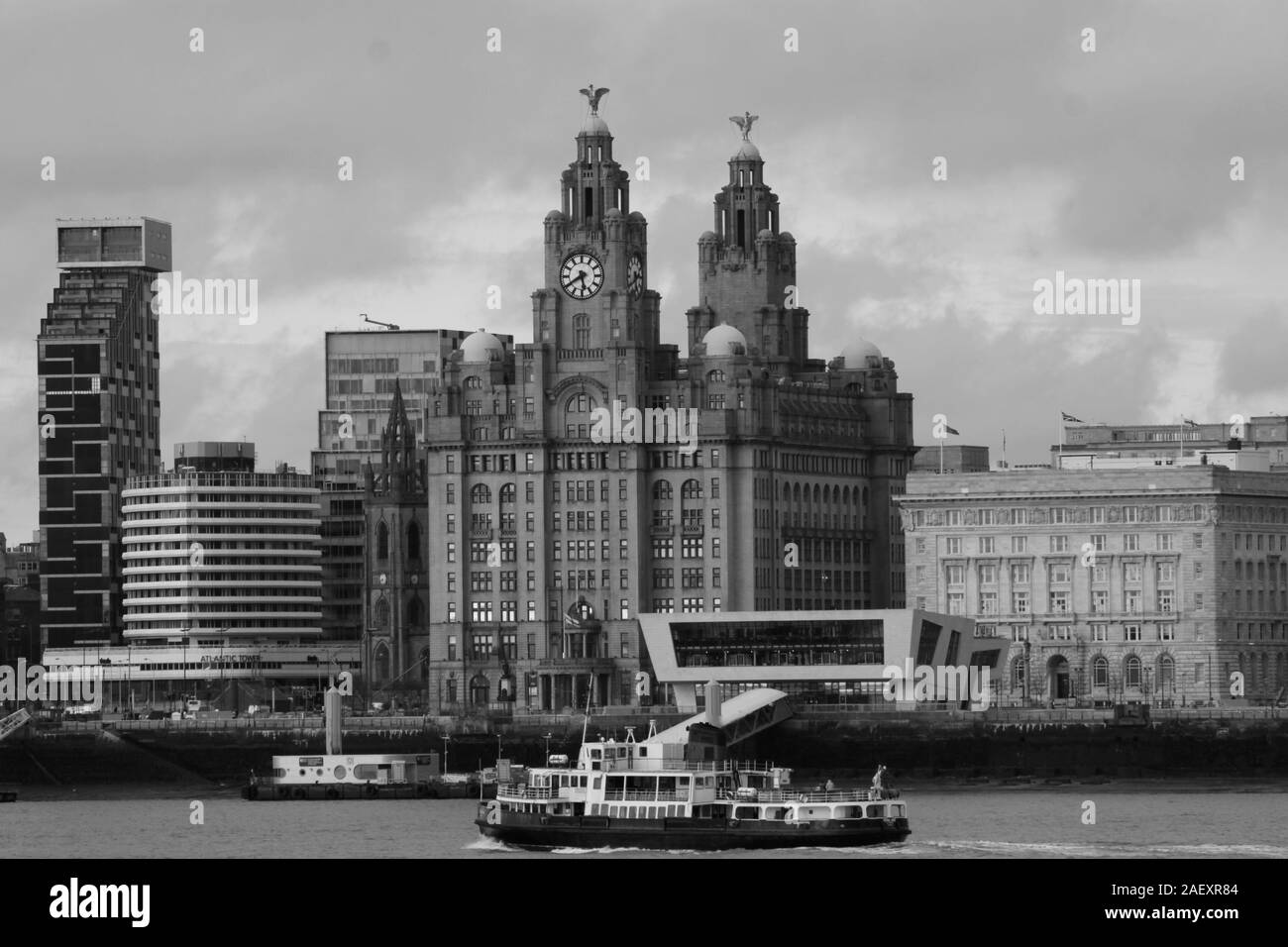 Liverpool,Uk Scenic Pictures of Liverpool Skyline and famous Mersey ...