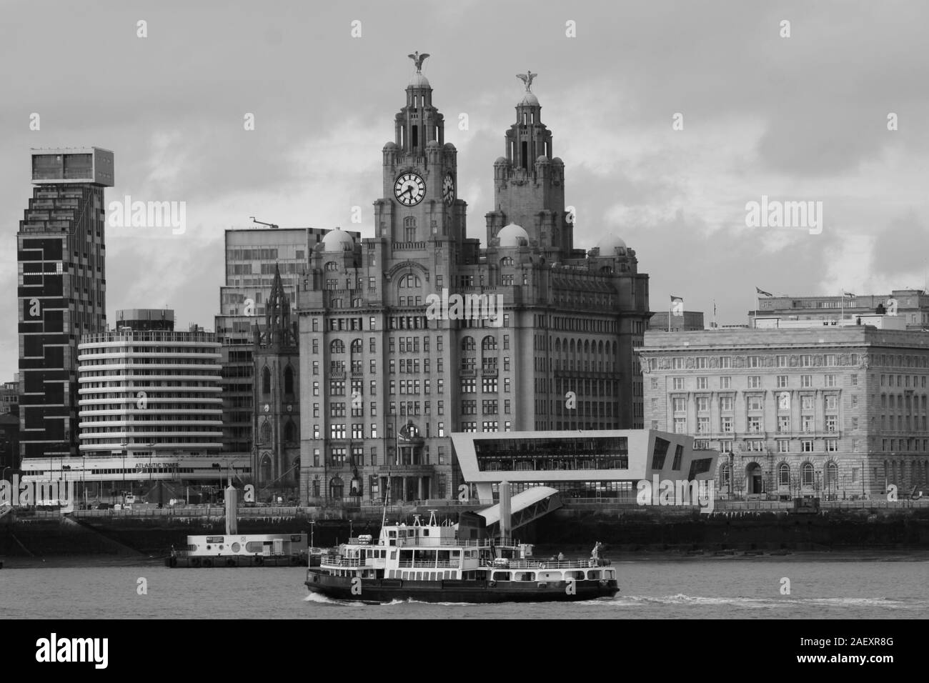 Liverpool,Uk Scenic Pictures of Liverpool Skyline and famous Mersey ...