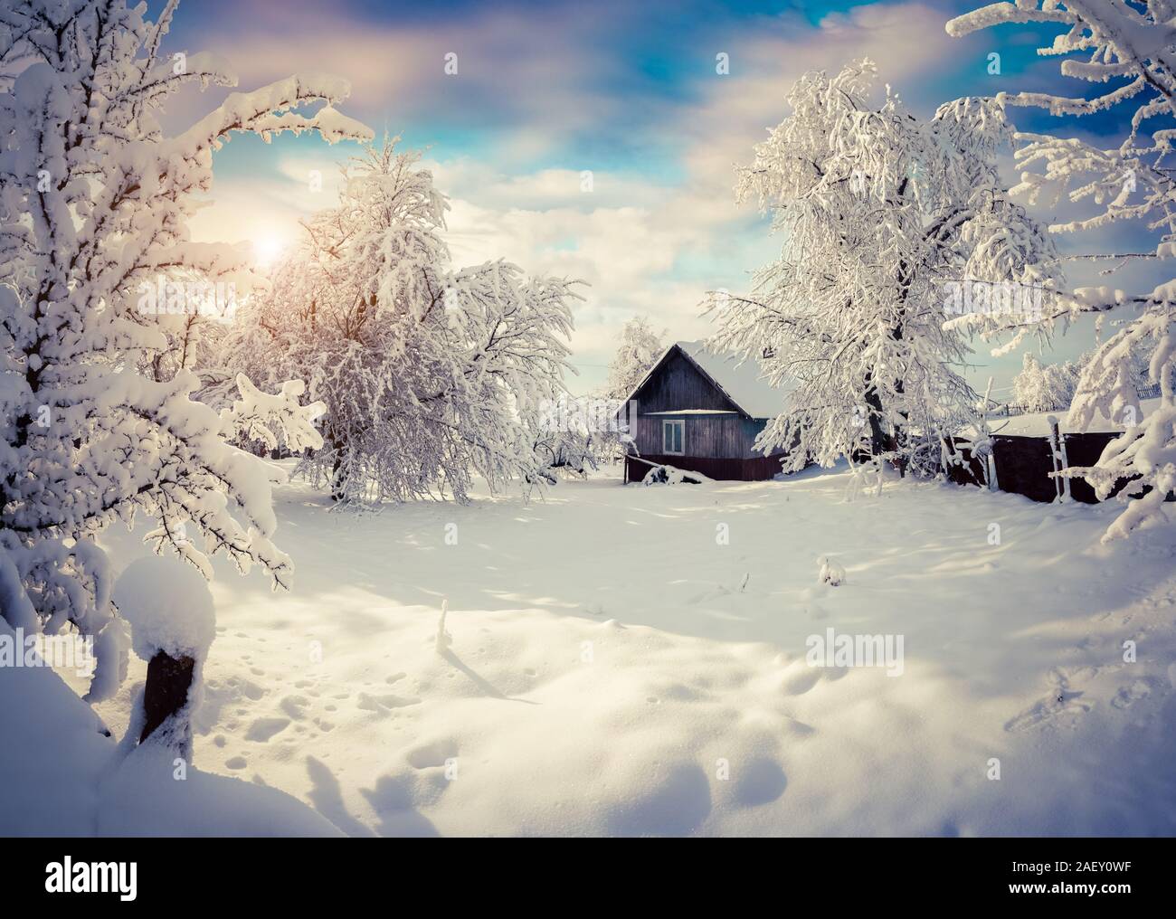 Country style home after snowfall hi-res stock photography and images ...