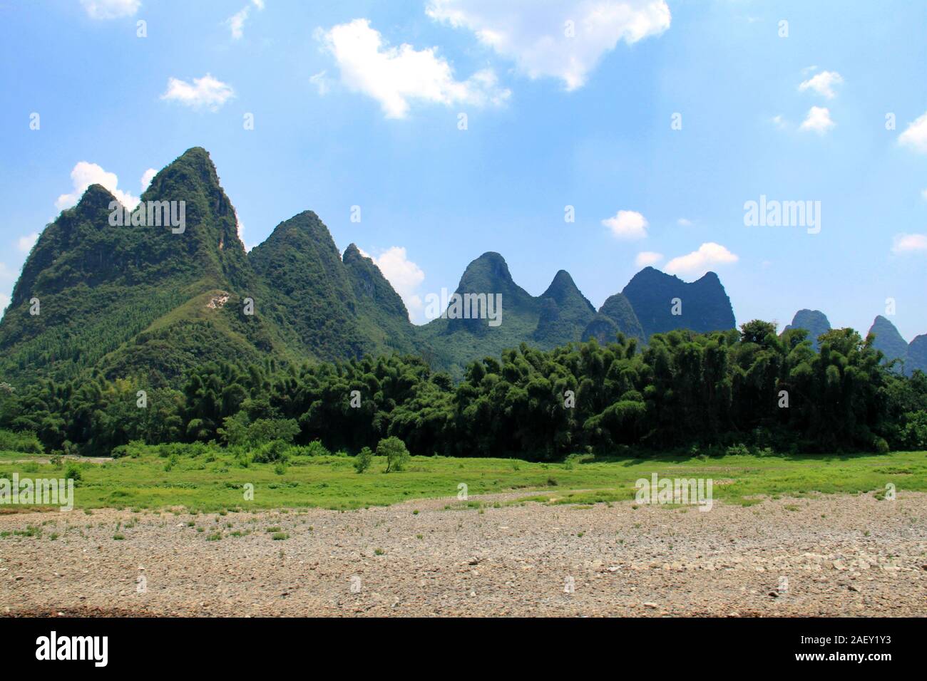 Guilin, the limestone mountains seen from the Li river Stock Photo - Alamy