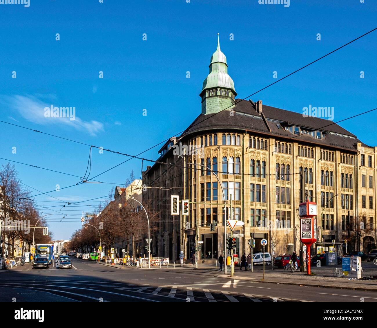 Daimler benz building hi-res stock photography and images - Alamy