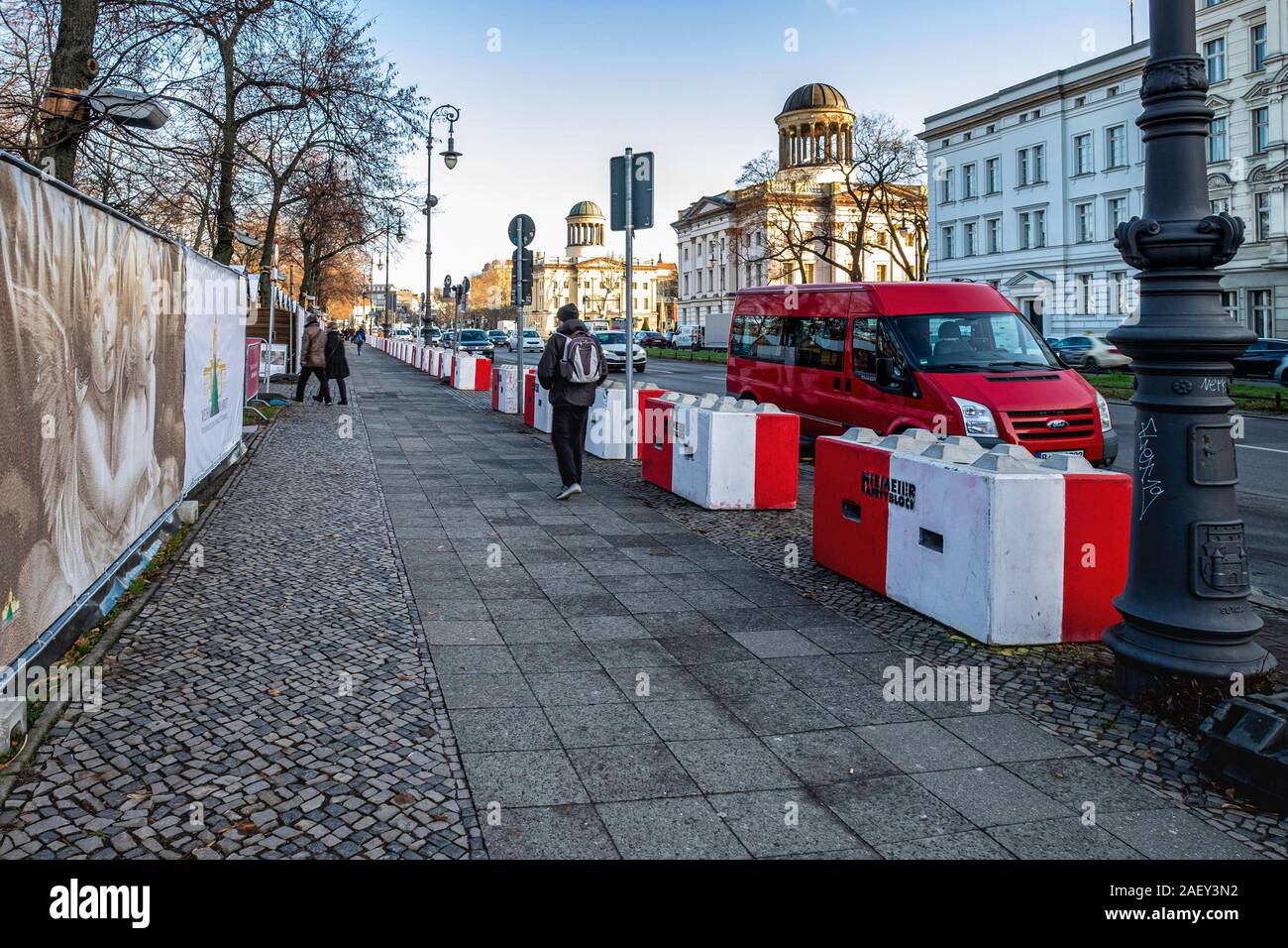 Concrete bollards hi-res stock photography and images - Alamy