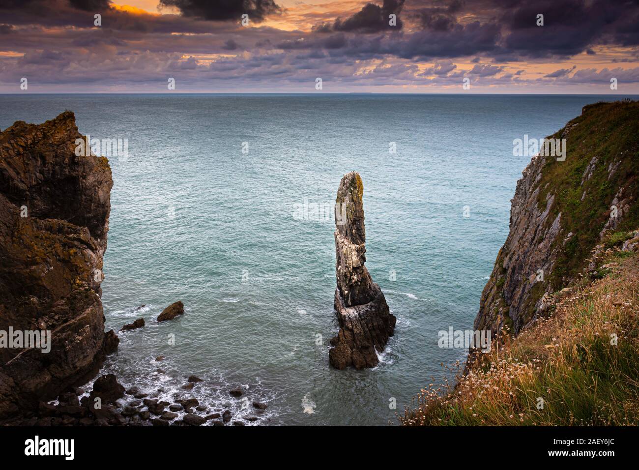 Rock pillar pembrokeshire hi-res stock photography and images - Alamy