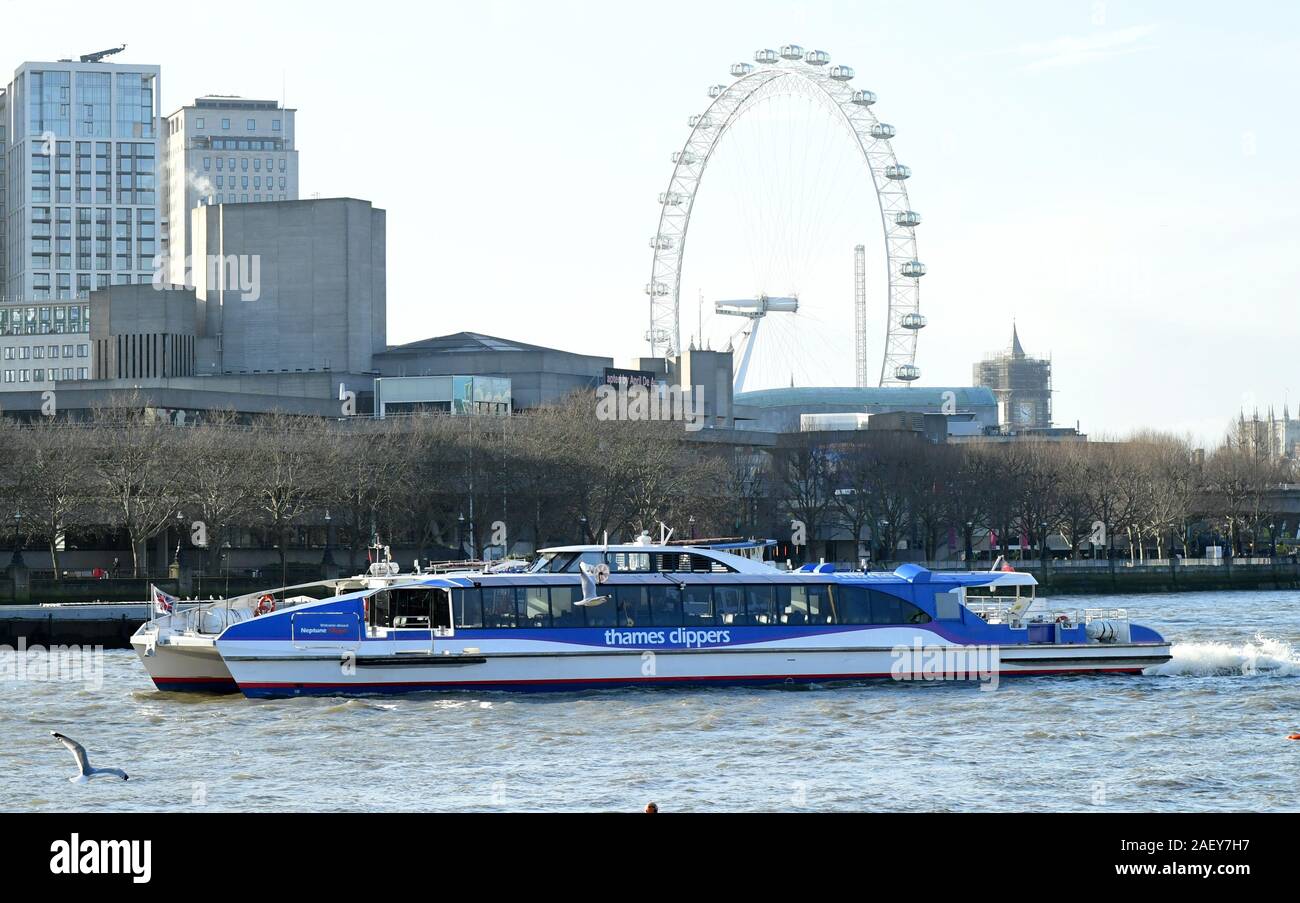 London thames clipper london eye hi-res stock photography and images ...