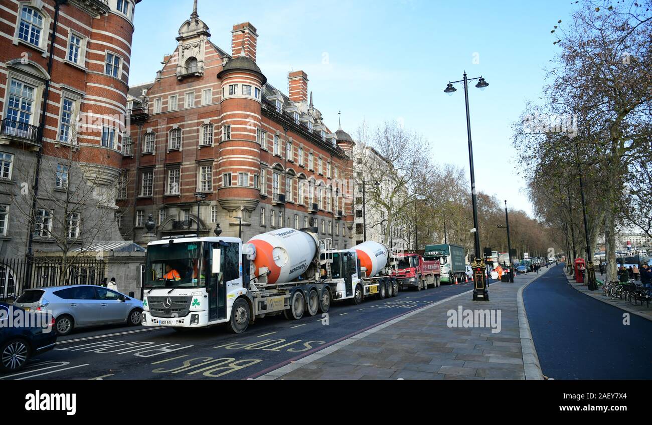 Traffic on Embankment with an empty cycle lane in London Stock Photo ...