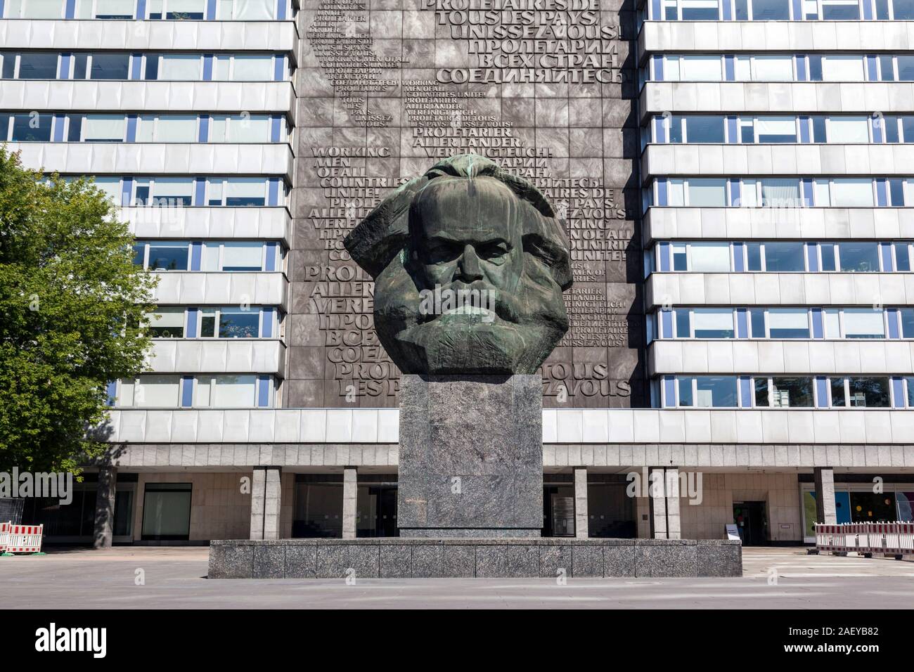 Karl Marx Monument Chemnitz, one of the largest portrait busts in the ...