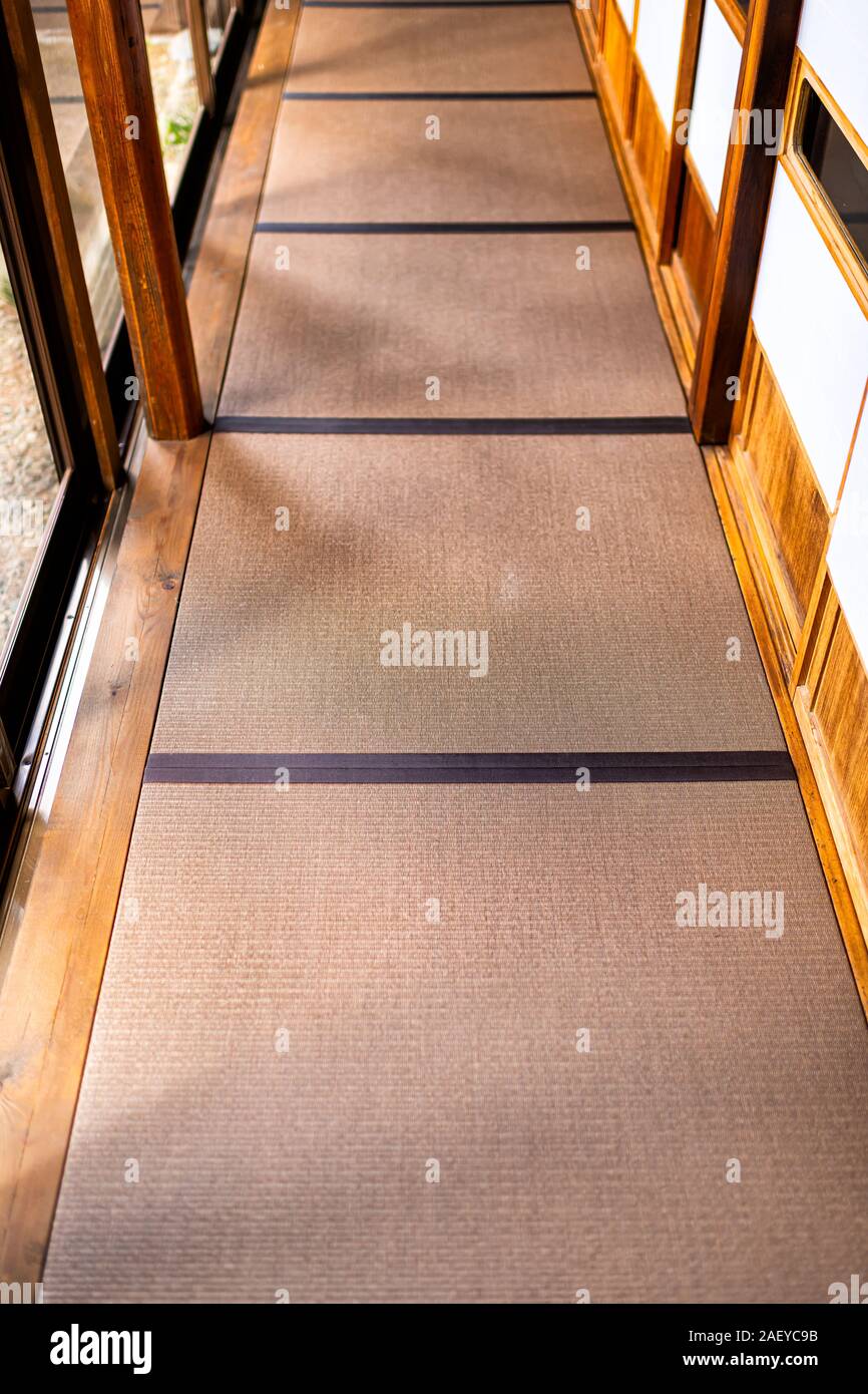 Paper sliding doors hi-res stock photography and images - Alamy