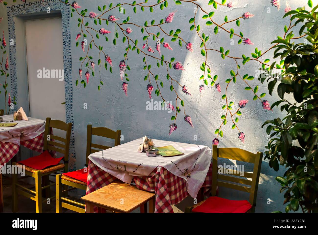 Greek restaurant decor hi-res stock photography and images - Alamy