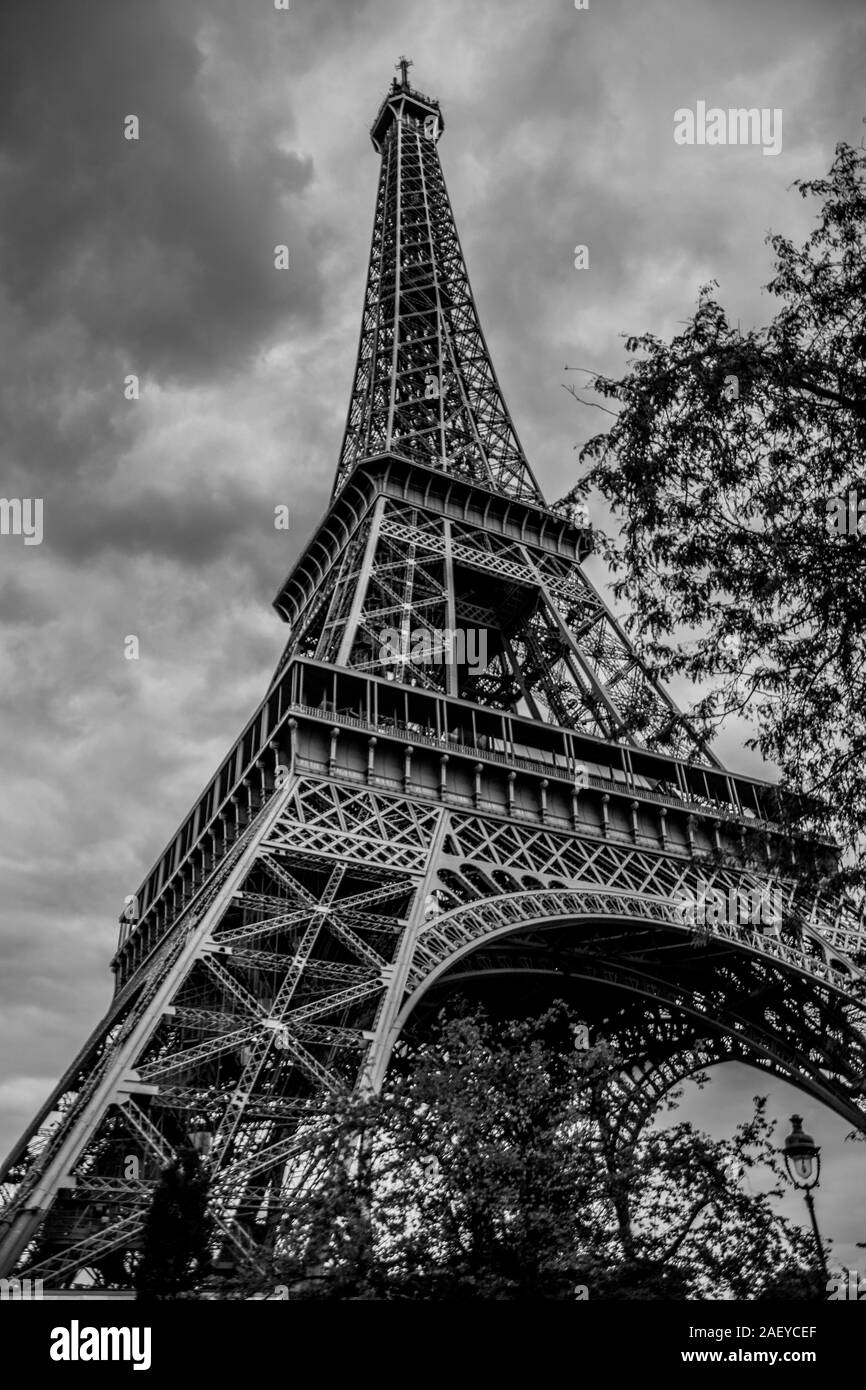 View eiffel tower from below Black and White Stock Photos & Images - Alamy