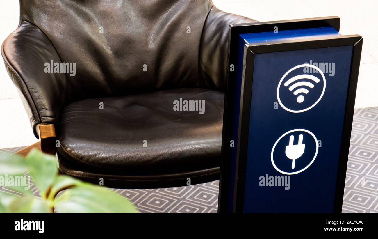 Cable free charging hi-res stock photography and images - Alamy