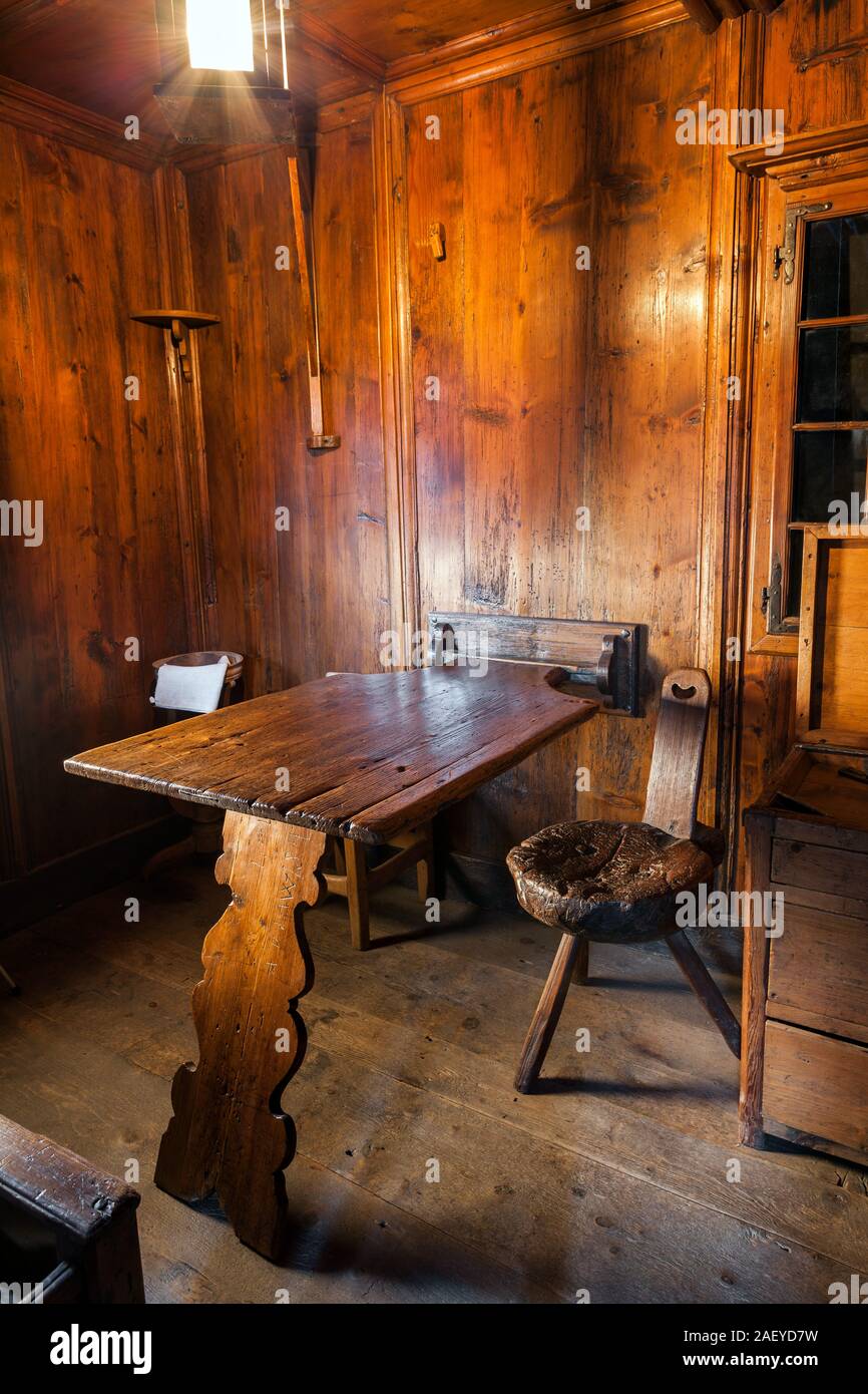 Ancient room hi-res stock photography and images - Alamy