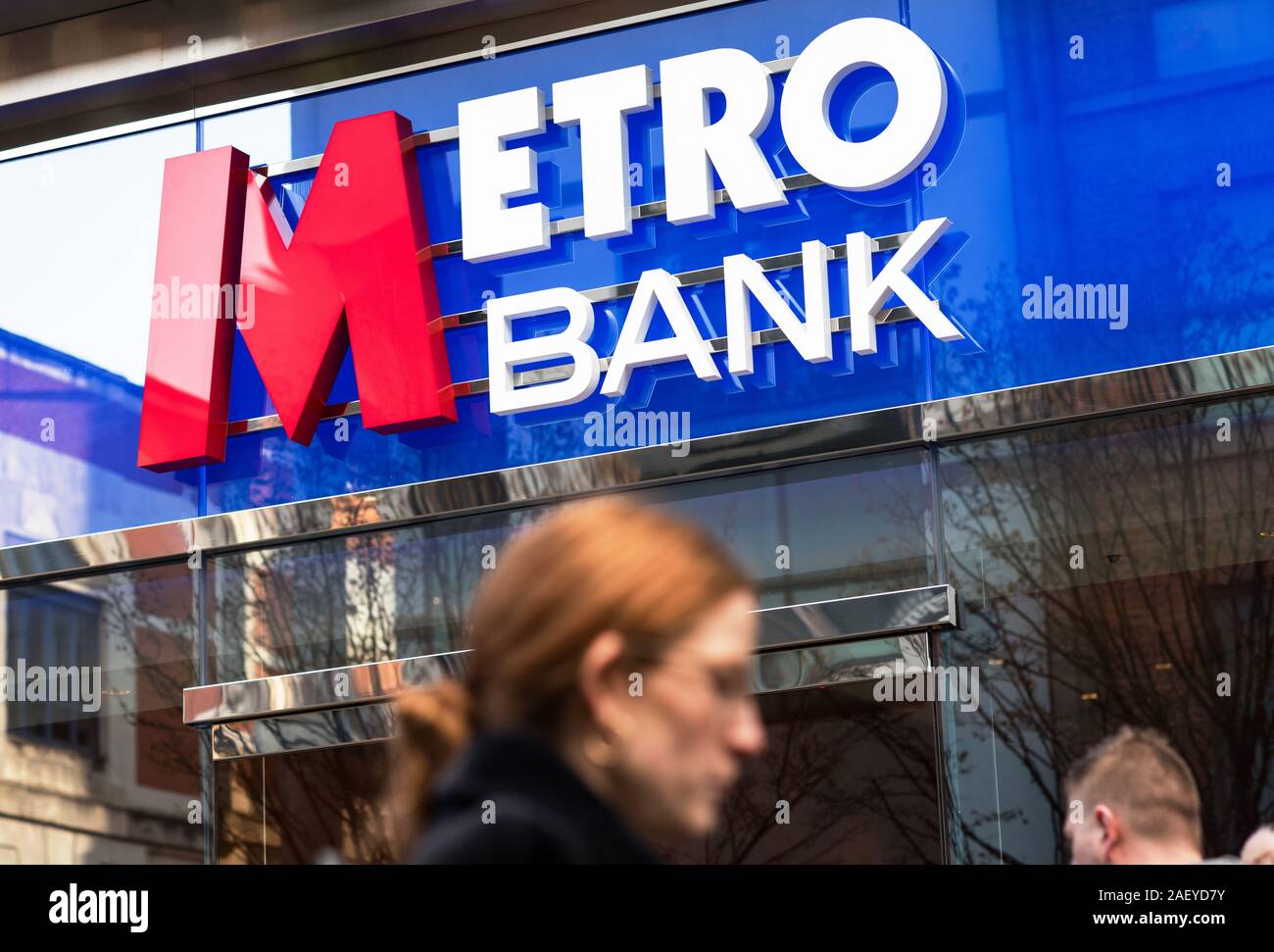 Crowds metro bank hi-res stock photography and images - Alamy