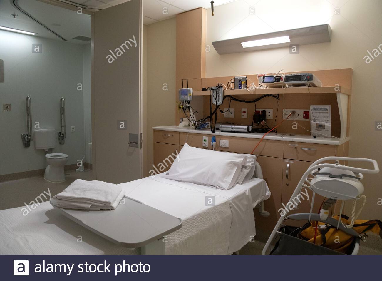 Medical Center Exam Room Stock Photos & Medical Center Exam Room Stock ...