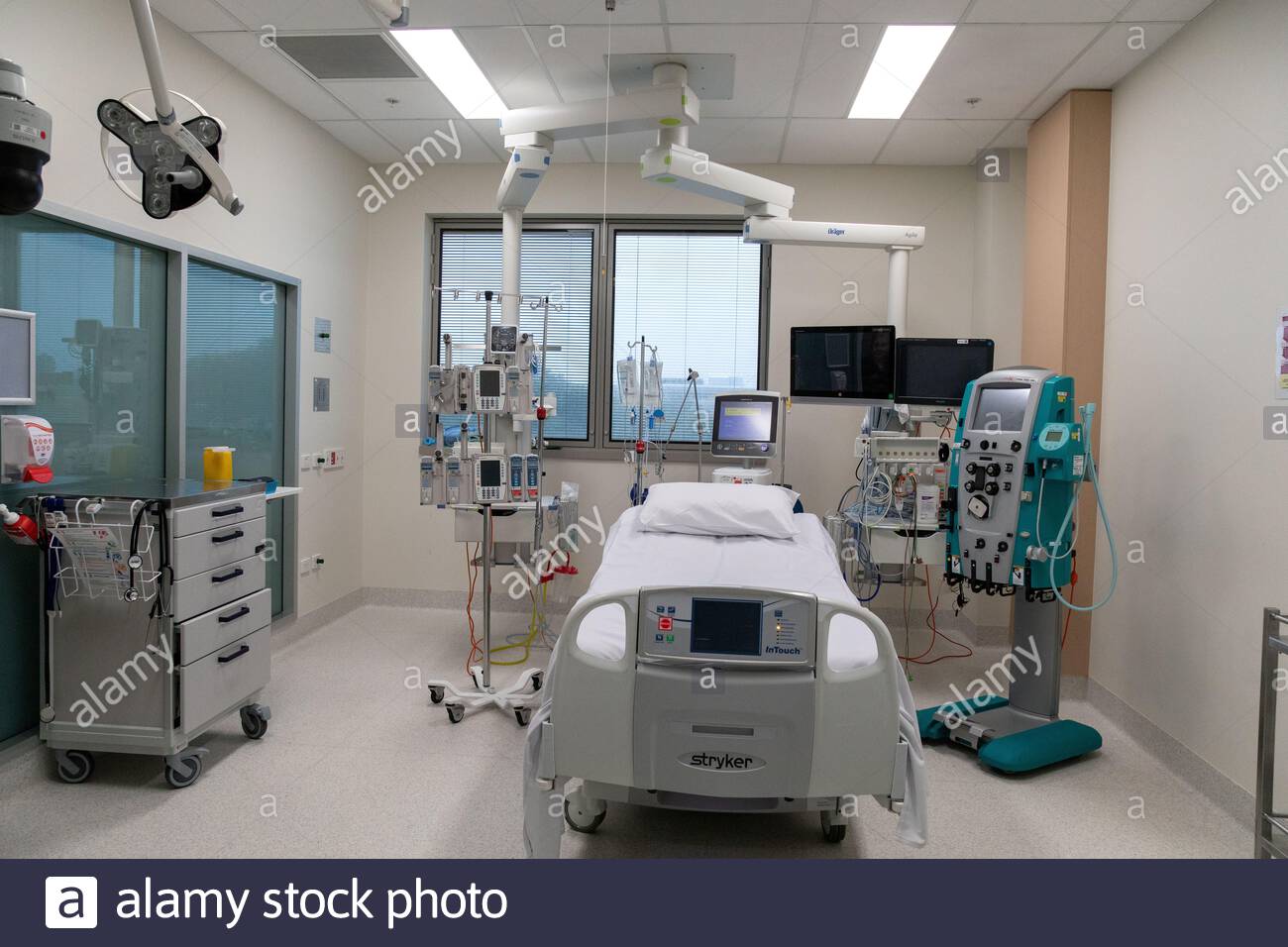 Medical Center Exam Room Stock Photos & Medical Center Exam Room Stock ...