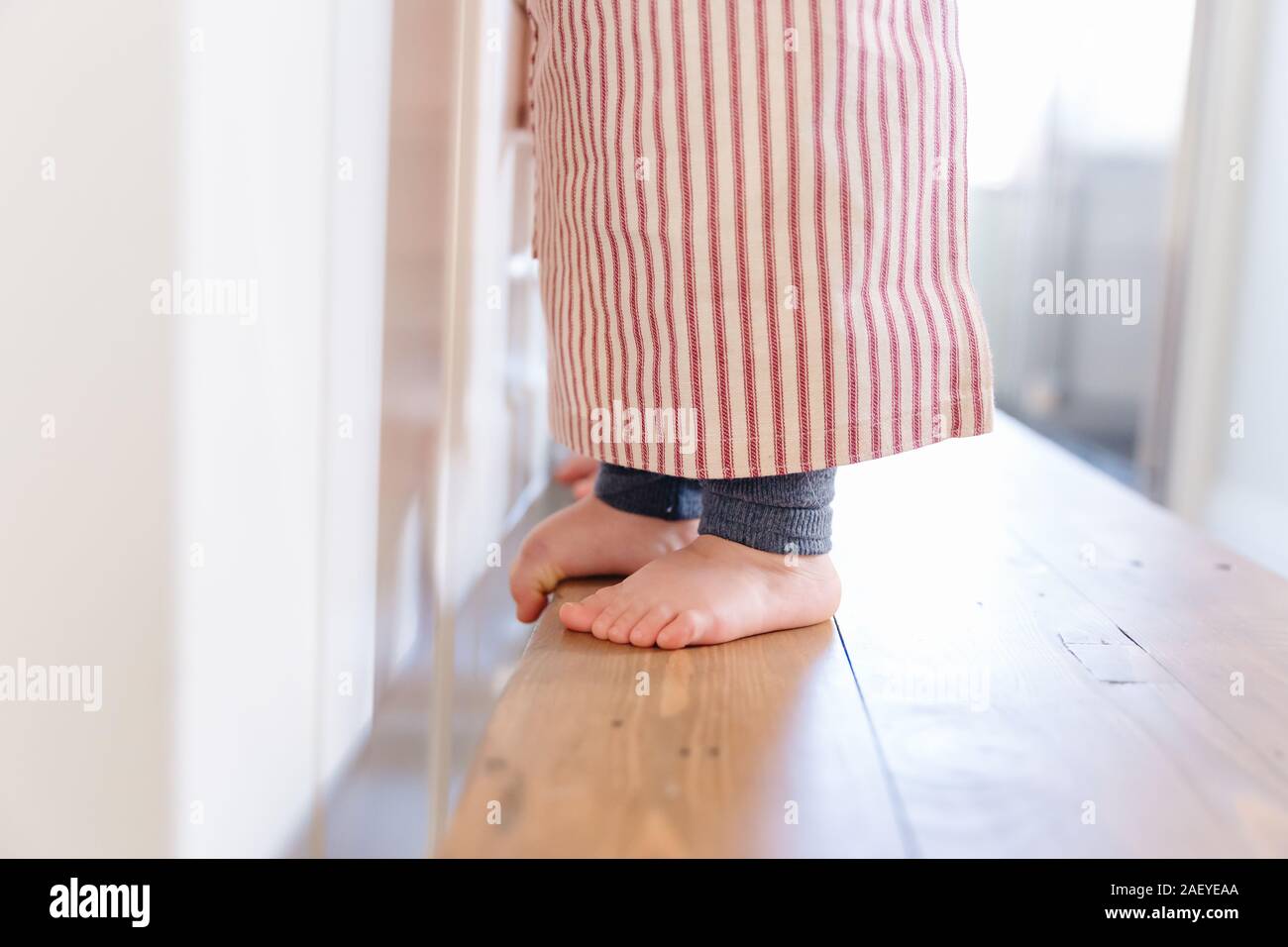 Striped apron hi-res stock photography and images - Alamy